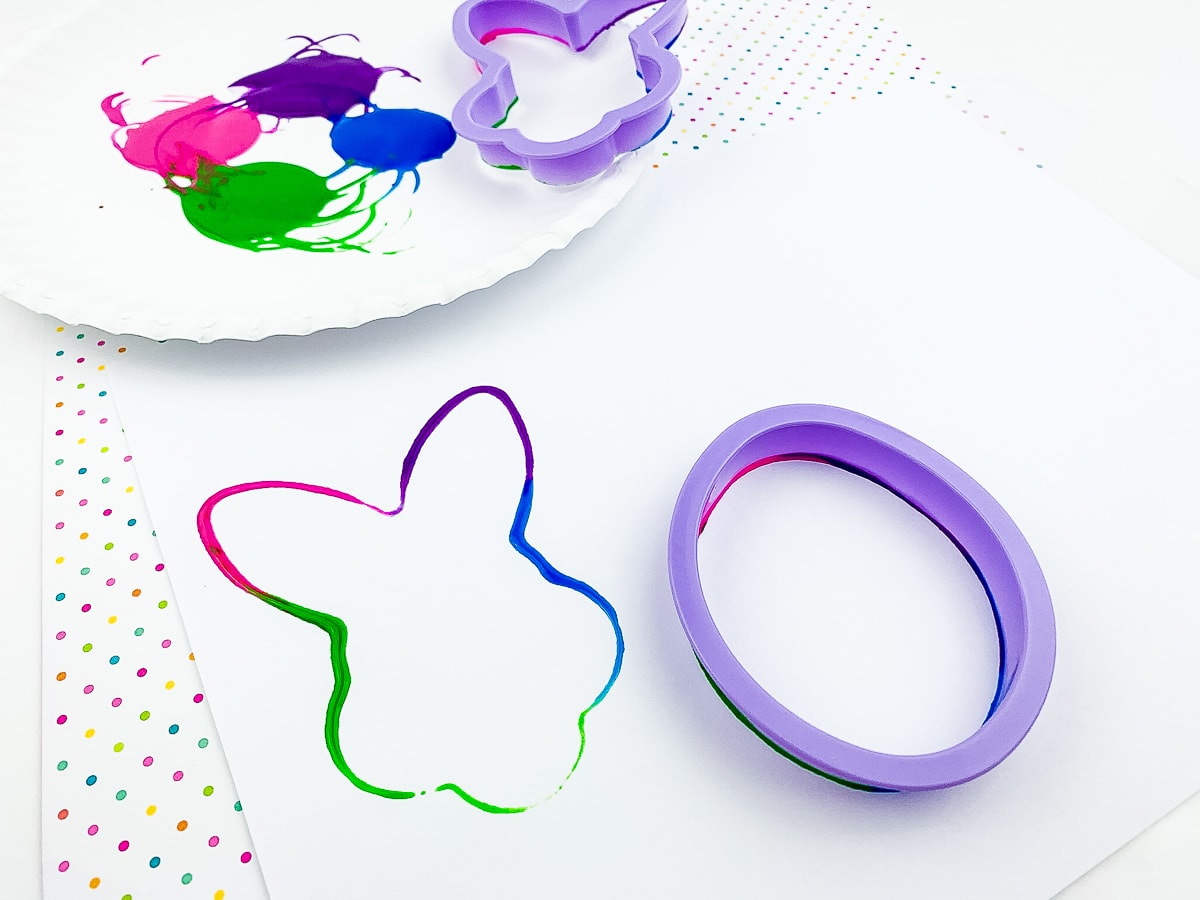 Easter Cookie Cutter Painting - Easy Toddler Craft! - Kids Activity Zone