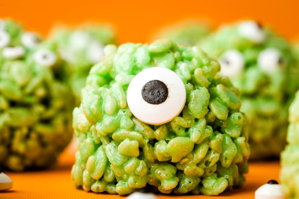 Monster Rice Krispie Treats - Easy Halloween Snack! - Kids Activity Zone