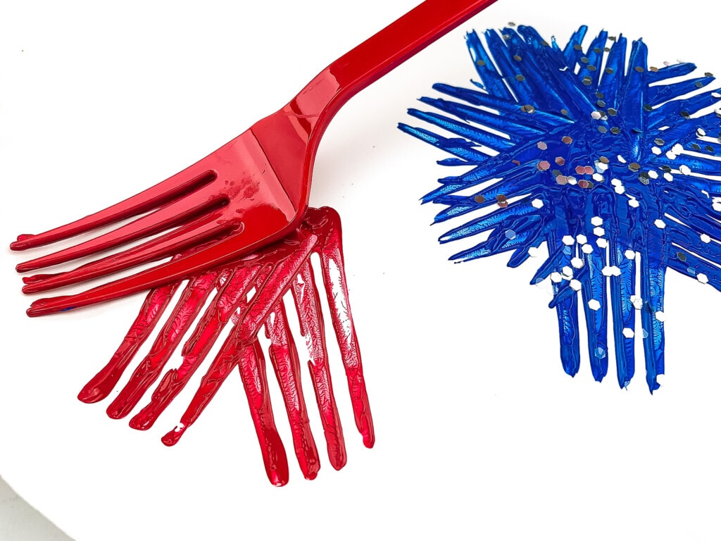 Paper Plate Fork Fireworks - Easy 4th of July Craft! - Kids Activity Zone
