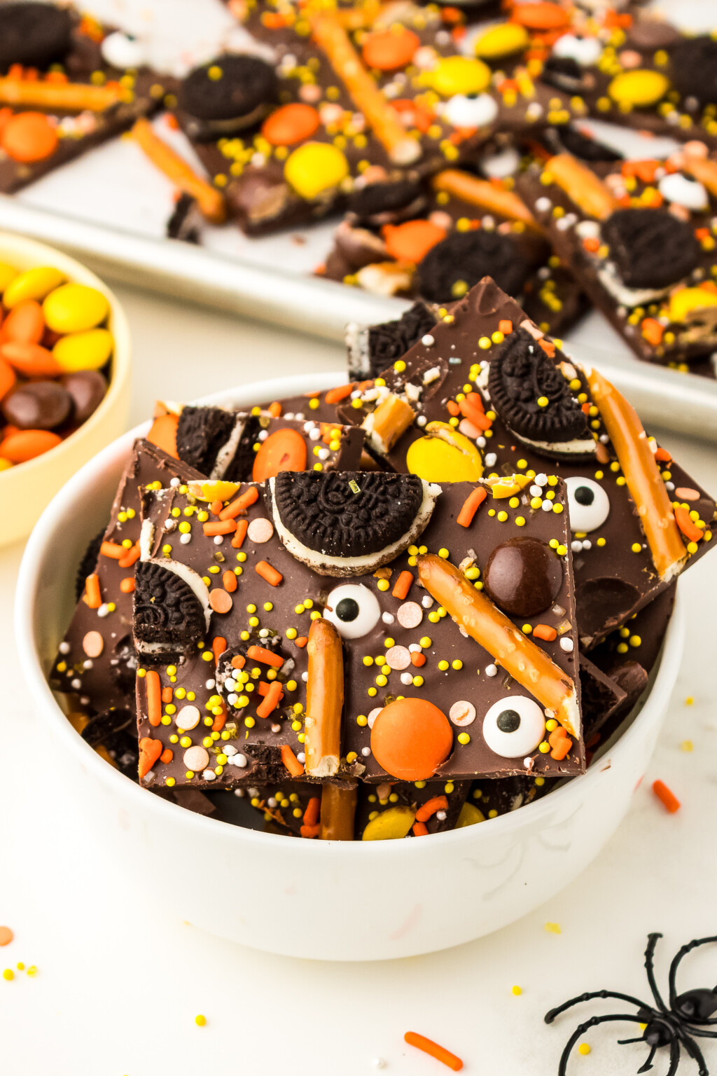 Halloween Bark - Easy Halloween Recipe! - Kids Activity Zone