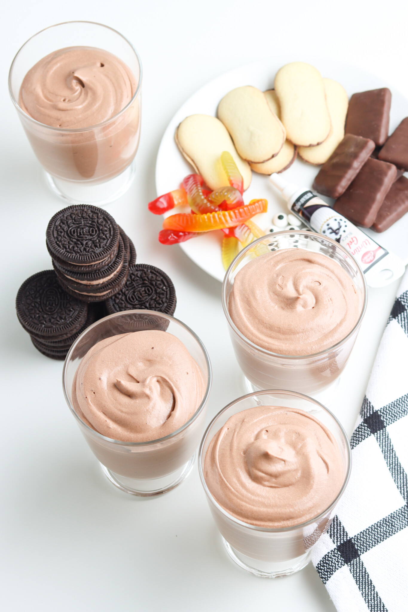 Ghosts in the Graveyard Dessert - Kids Activity Zone