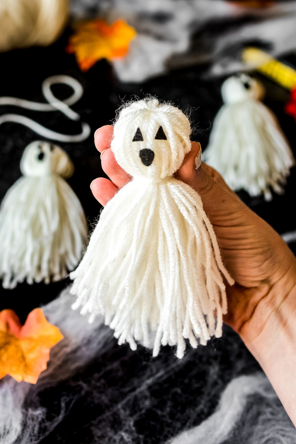 Yarn Ghosts - 10 Minute Craft! - Kids Activity Zone