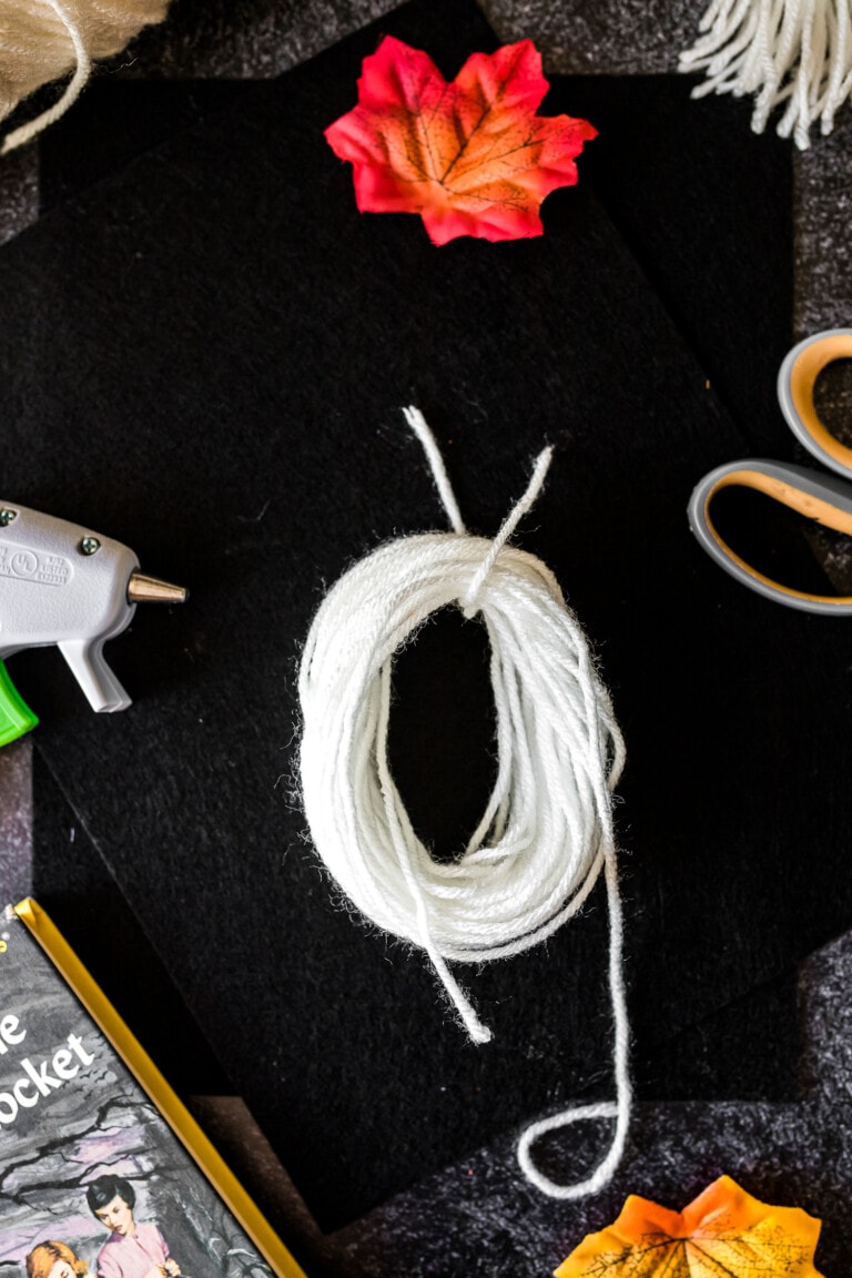 Yarn Ghosts - 10 Minute Craft! - Kids Activity Zone