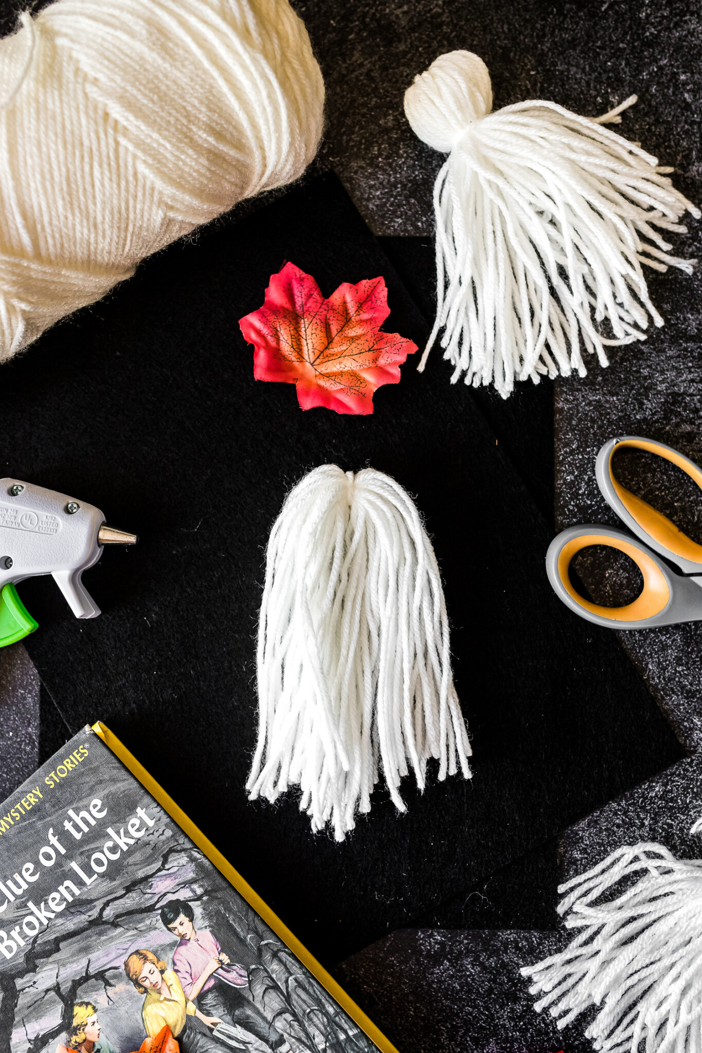 Yarn Ghosts - 10 Minute Craft! - Kids Activity Zone