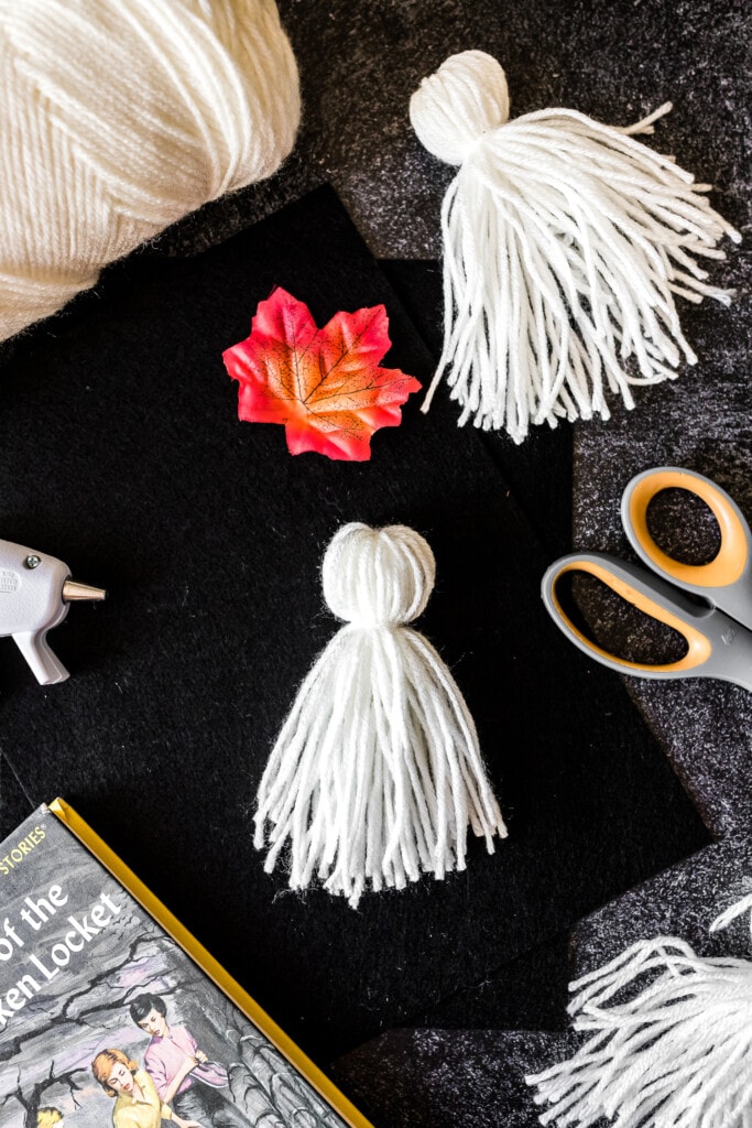 Yarn Ghosts - 10 Minute Craft! - Kids Activity Zone