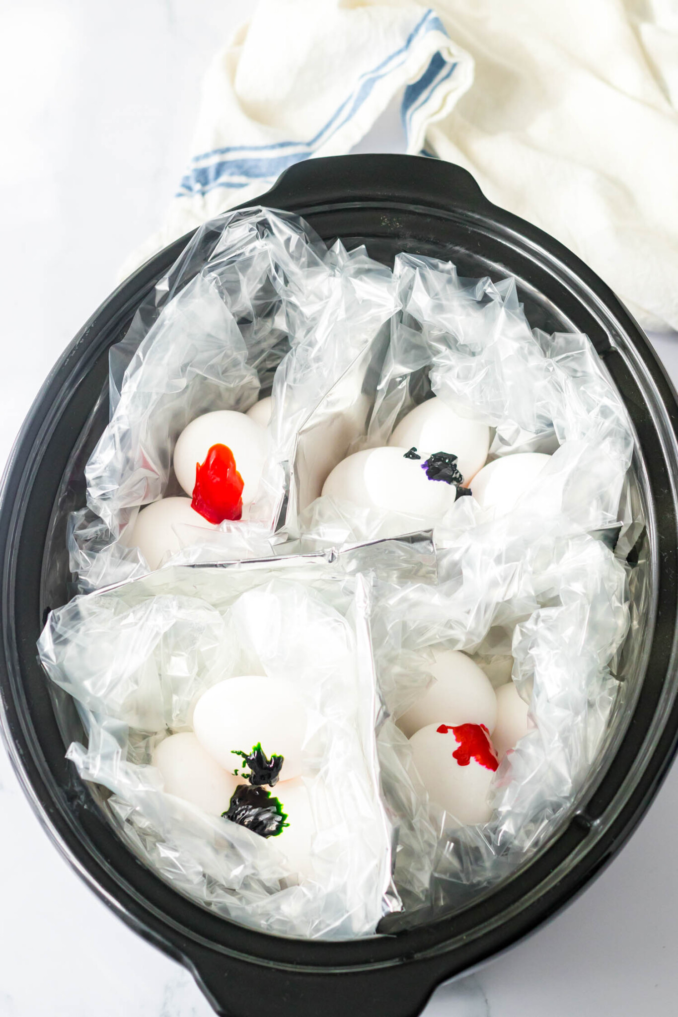 Crock Pot Dyed Easter Eggs - Kids Activity Zone