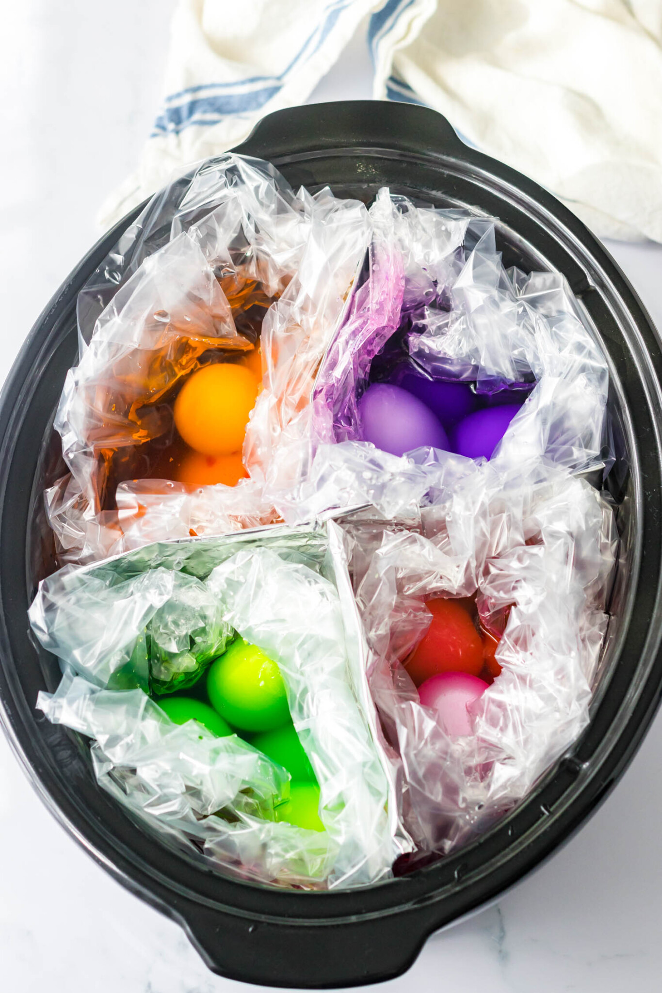 Crock Pot Dyed Easter Eggs - Kids Activity Zone