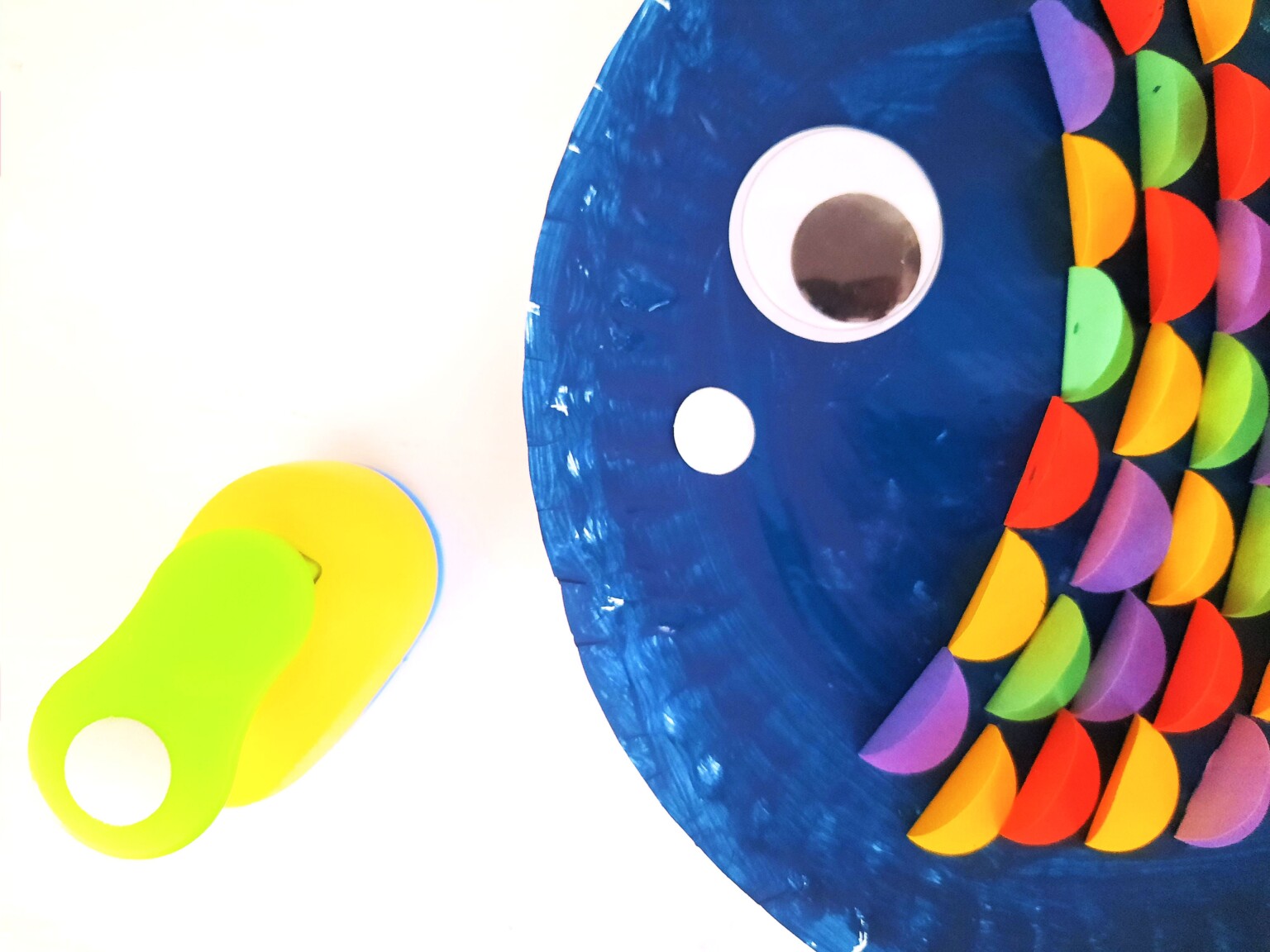 Rainbow Fish Craft - Kids Activity Zone